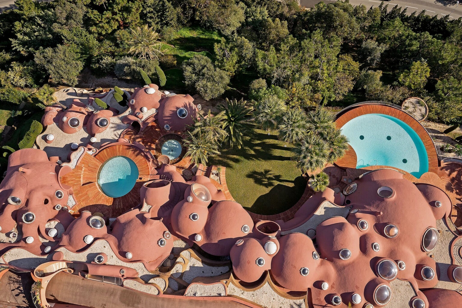Bubble Palace: cum Pierre Cardin și-a împlinit dragostea pentru arhitectură